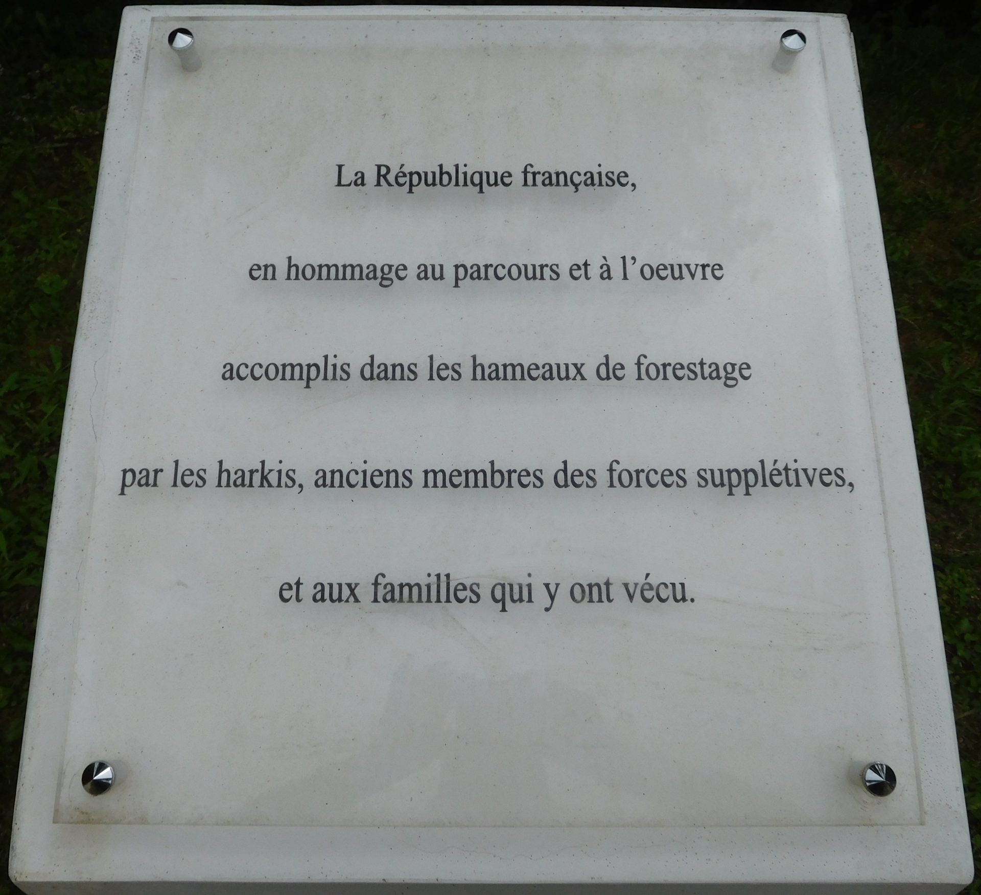 Les harkis : entre histoire et mémoire 🇩🇿 - Sherpas